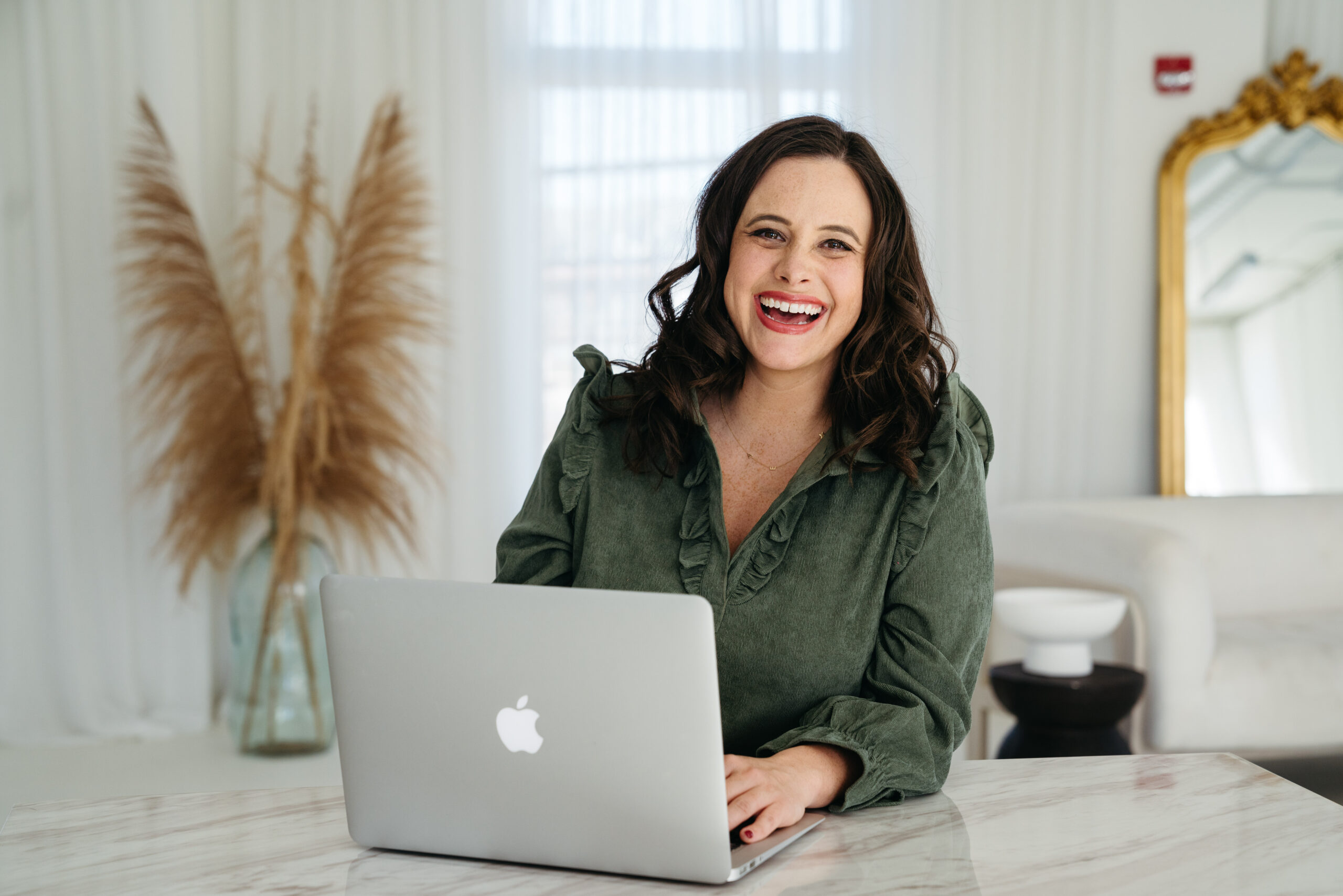 Creator Spotlight: Helping women build lives they love • Mavely